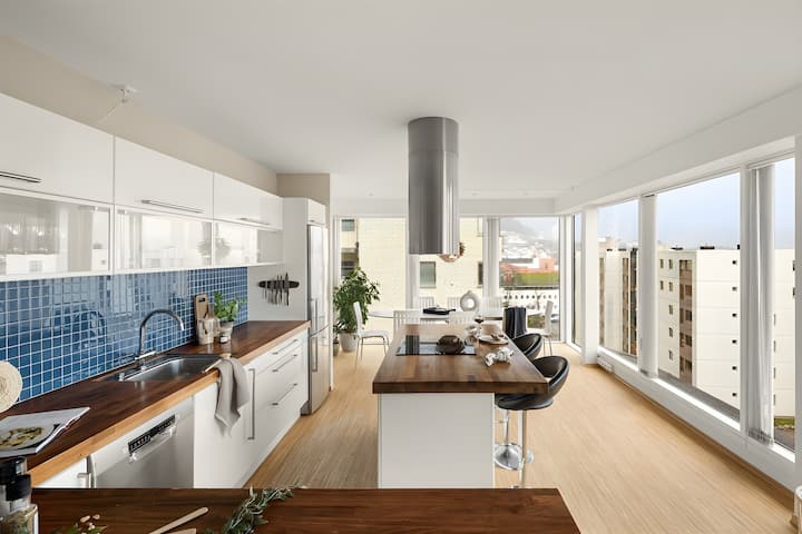 Bright Top-floor Apartment | Balcony | Views - Bergen