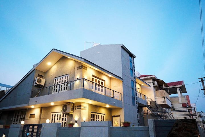 Luxe 3 Bhk Ghar| Netflix-cityhub-garden-memories - Udaipur