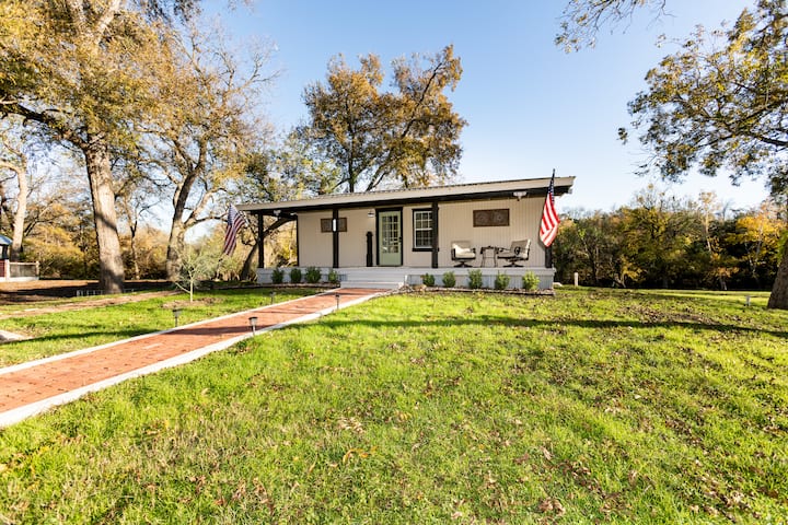 Country Cabin On The Creek - Belton, TX