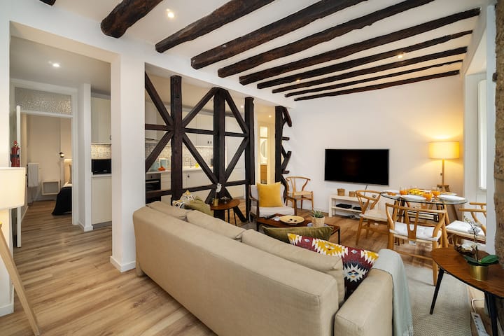Chic Alfama Flat With Historic Charm - Lisbon
