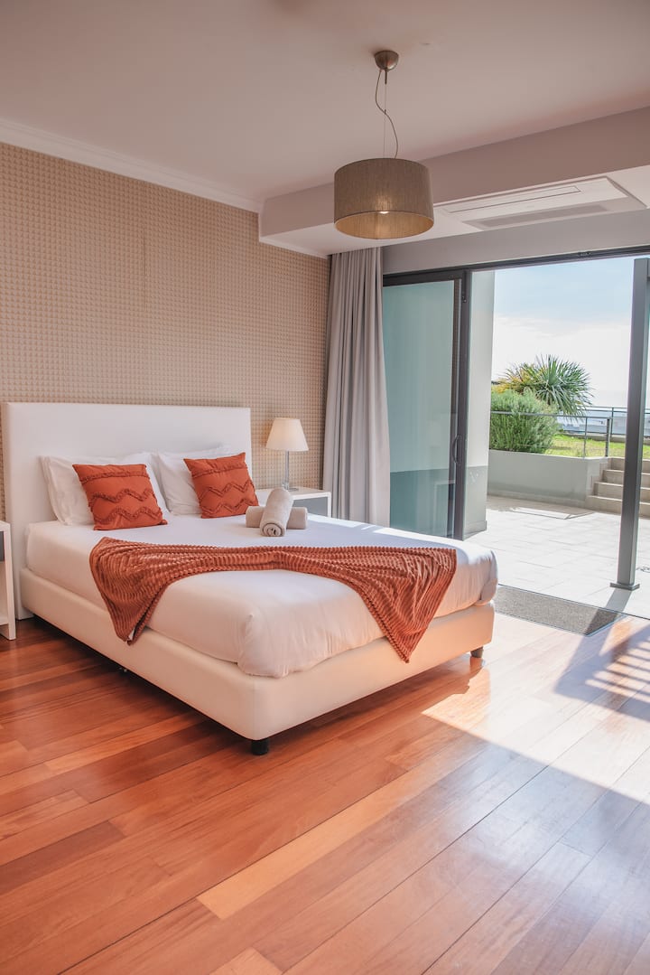 Funchal Ocean View, Terrace, Garden & Jacuzzi - Madeira