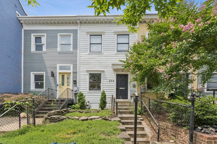 Rowhouse Near Metro In Capitol Hill + Free Parking - Hyattsville, MD