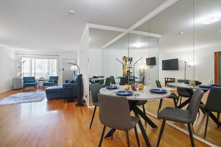 Santa Monica Dream Beach Lifestyle - On Ocean Ave - Santa Monica, CA