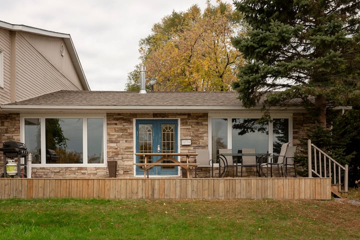 Central Pec Gem - Sleeps Up To 6; Beach Pass! - Picton