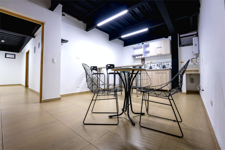 Apartamento De 4 Habitaciones + Cocina - Medellín