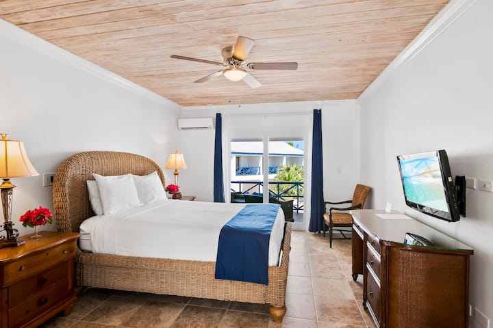 Augusta Bay King Oceanview +Pool, Restaurant & Bar - The Bahamas