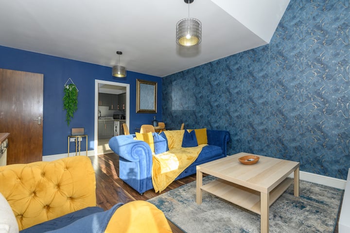 Blue Retreat - Central Leeds - Book For Christmas - Leeds