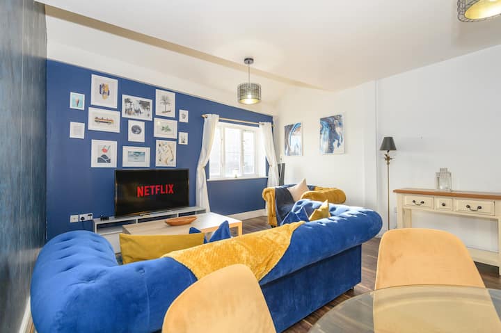 Blue Lagoon – Central Leeds Retreat For Families - Leeds