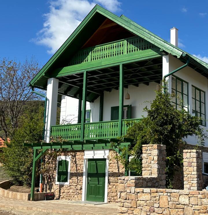 Tervey-villa, Kamilla Apartman - Köveskál