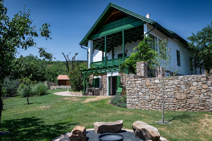 Tervey-villa, Kamilla Apartman - Hungría