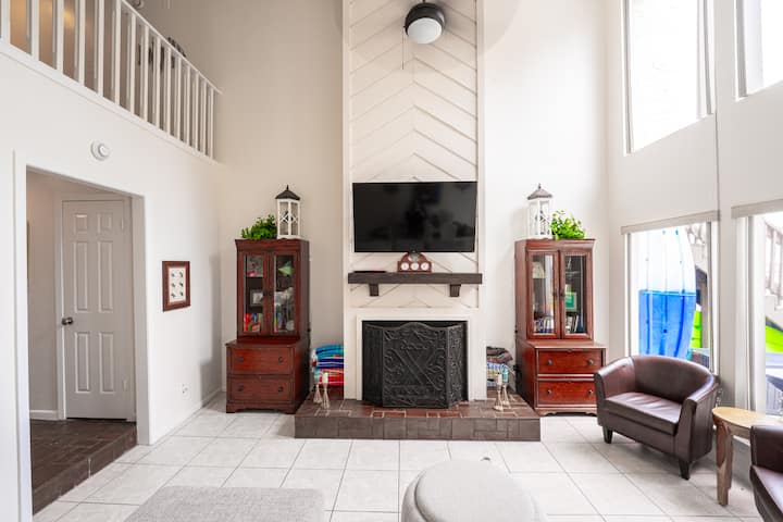 Lakefront Conroe Escape | Rodeo & World Cup - Conroe, TX