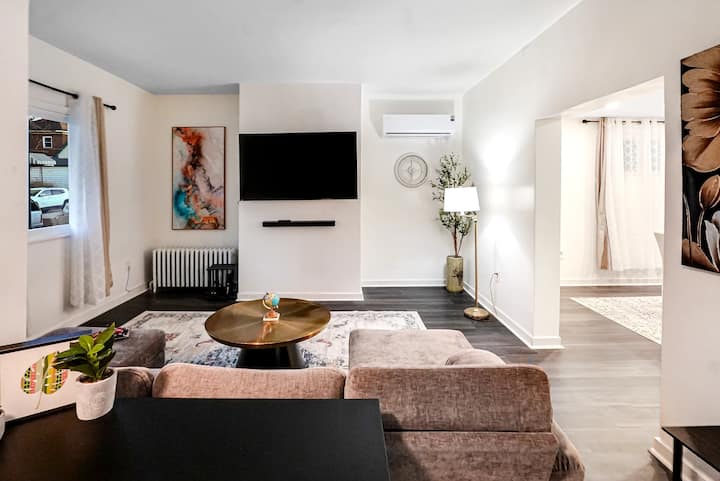 Cozy 3- Bedroom Near Pittsburgh Waterfront Area! - Turtle, West Mifflin