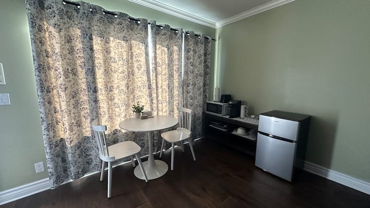 The Overlook Suite: Simple Comfort & Stunning View - Whittier, CA