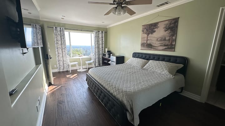 The Overlook Suite: Simple Comfort & Stunning View - Whittier, CA