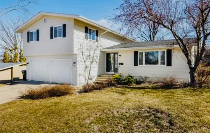 Charming Cedar Rapids Home - シーダー・ラピッズ, IA