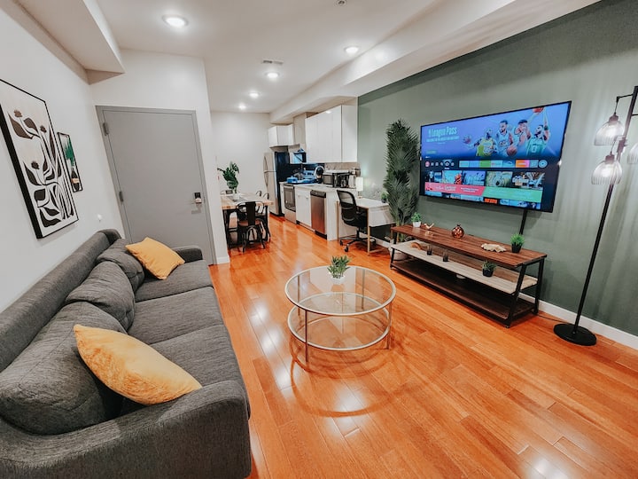 Central | King Bed | 65" Tv | Jefferson Hospital - Eastwick - Philadelphia