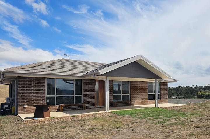 House On The Hill - Wallan