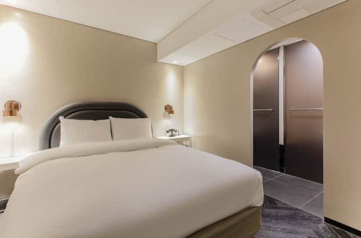 부티크 호텔/2호선 신림, 신대방역/ 시몬스 침대/ S / 금연룸 - Seoul