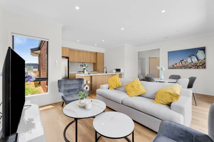 Officer Newly- Built Townhouse-n - Beaconsfield, Australia