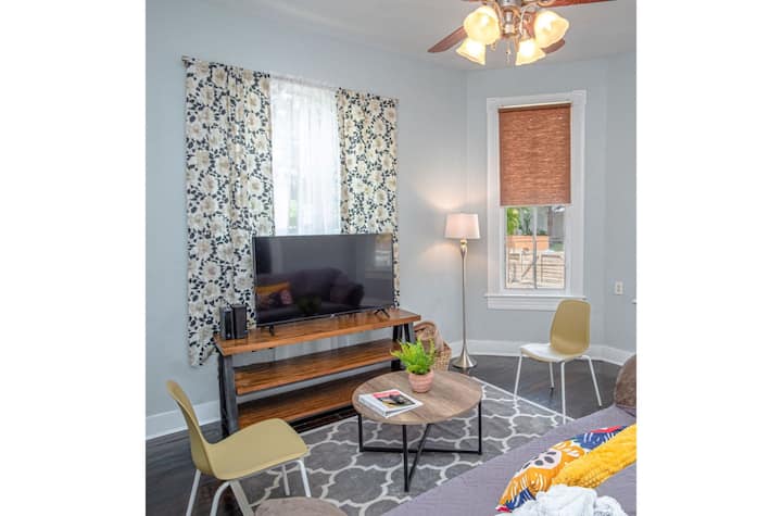 Breathtaking Convenience 2br/1ba Close To Downtown - San Antonio, TX