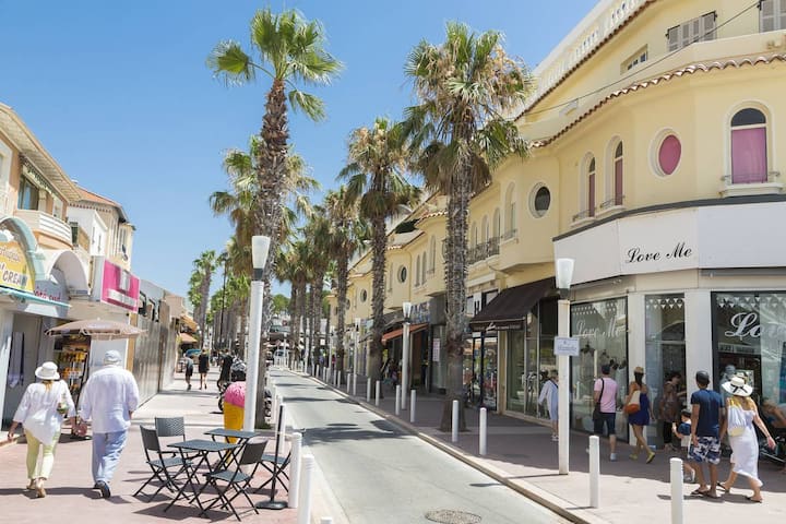 Joli T2 Climatisé - Plages 3’ à Pieds - Parking - Antibes