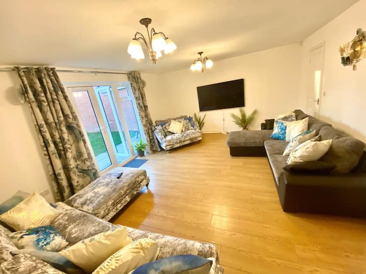 4 Bed Home From Home - Rugby - Rugby