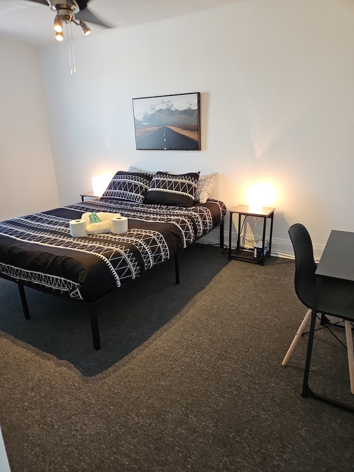 Grande Chambre Meublée, Centre-ville Hull (162-2d) - Ottawa