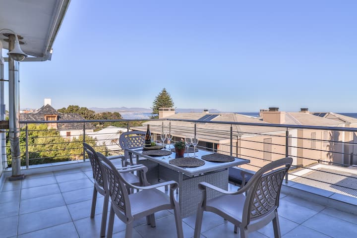 Seaside Escape, Sea Views & A Stroll To The Beach - Hermanus