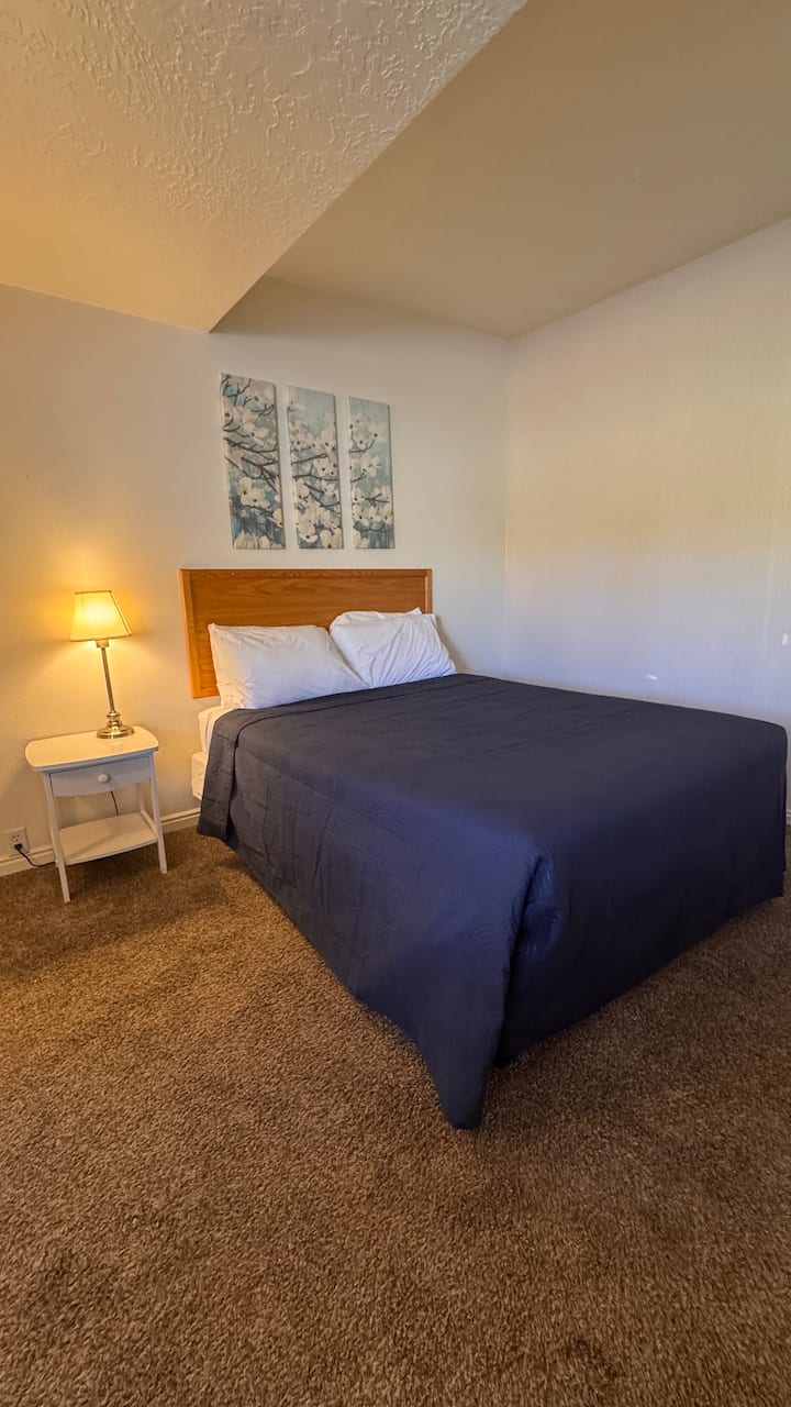 Cozy 1 Bedroom Lots Of Trailer Parking - Queen Bed - Sterling, UT