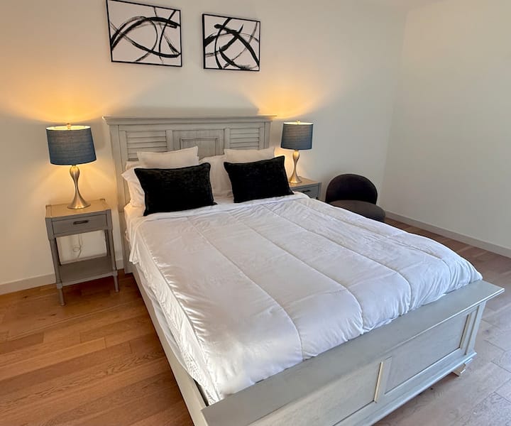 | Luxe 1 Bed I Hollywood| Pool View, Gym & Parking - Beverly Hills, CA