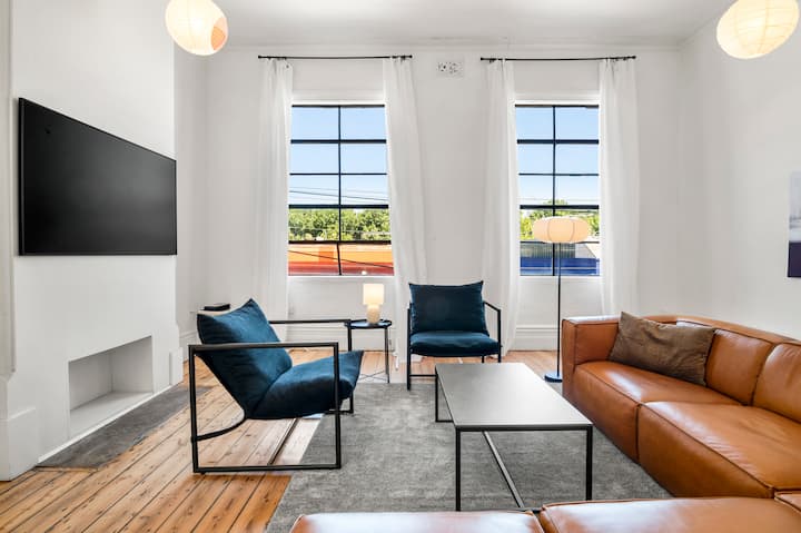 Warehouse Conversion Loft | Near Smith St & Cbd - Melbourne