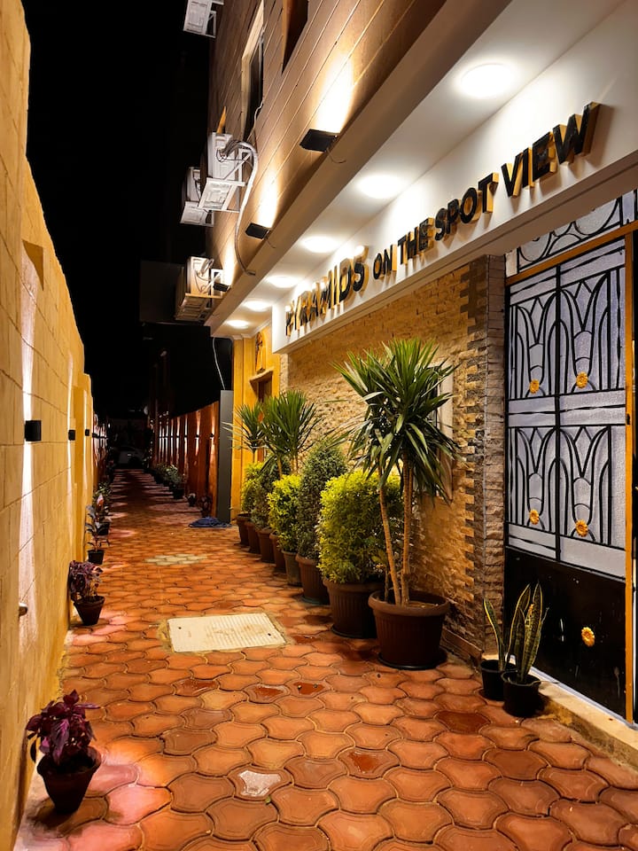 Pyramids On The Spot View - Égypte