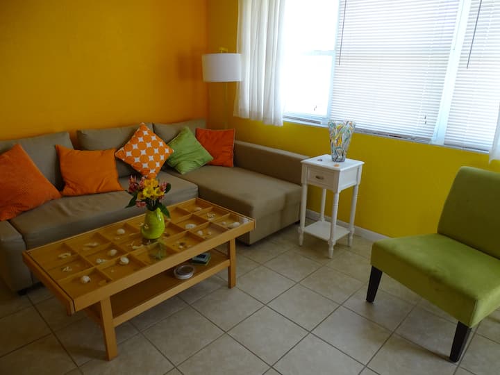 Hibiscus House - Ormond Beach, FL