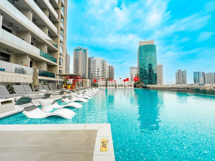 The Luxe Canal Escape: 2br Near Dubai Mall - Dubai