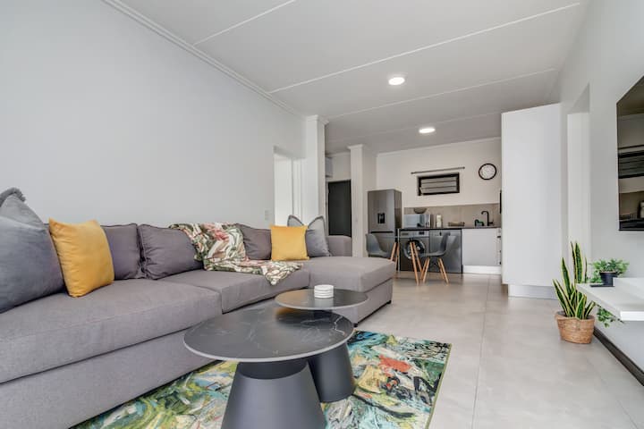 Country Charm 2 Bed 2 Bath (Power Backup) Fourways - Lanseria