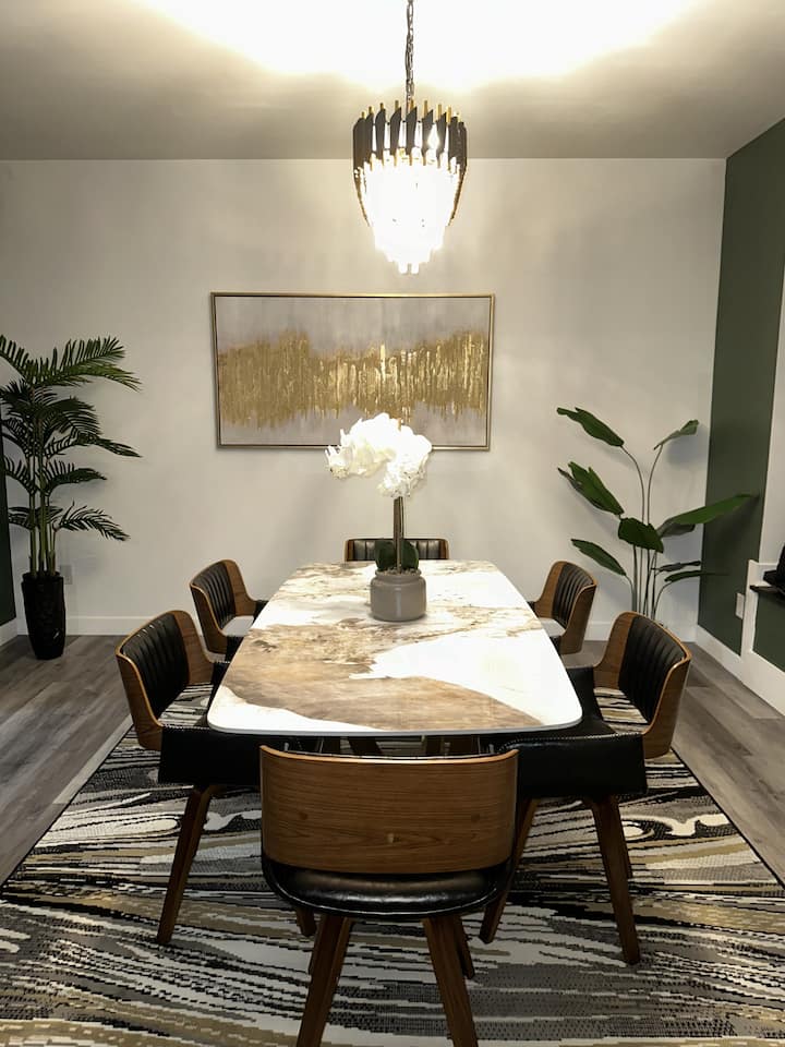 Downtown Pet Friendly Modern Home - Indianapolis, IN