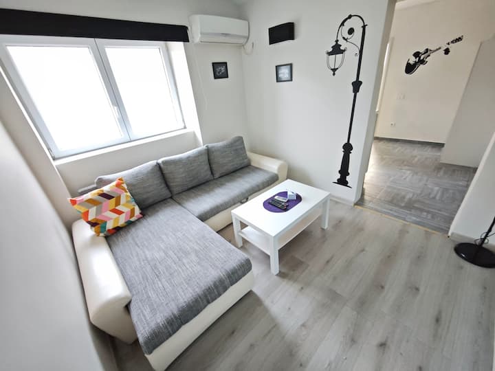 Blues Place Promo Free Parking - Belgrade