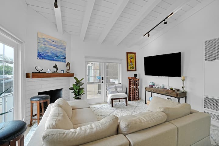 Newport Lower Duplex Beach House - Newport Beach, CA