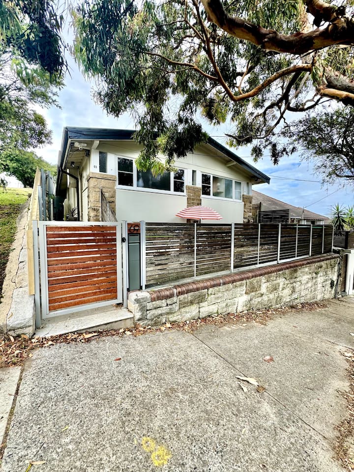 One Bed Courtyard Apartment - Coogee Beach - Randwick