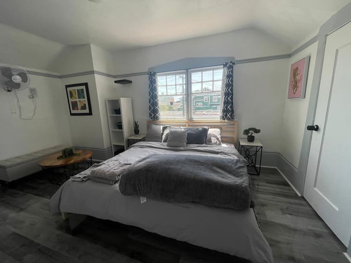 Room 4: Private Room - Oakland, CA