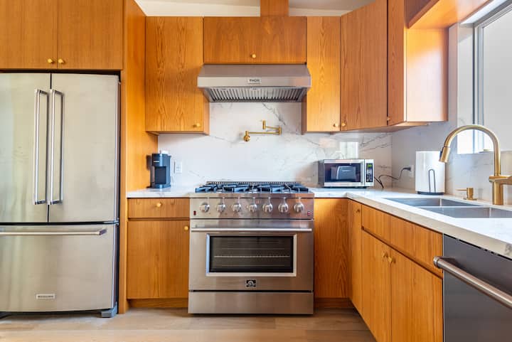 Mid-city La Private High-tech Guesthouse - Los Angeles, CA