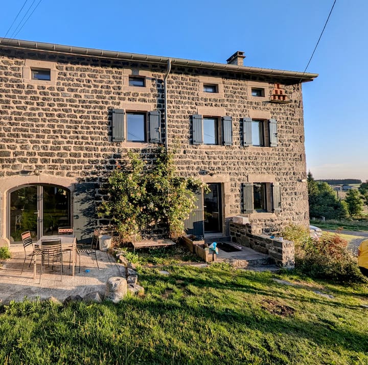 Grande Ferme De 250m2 Rénovée Au Charme Rustique - Le Chambon-sur-Lignon