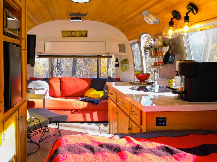 Glamp In A 1970s Airstream | Hot Tub | Nyc Train - Hudson Valley, NY