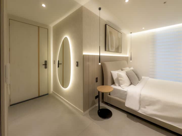 Moderno Estudio En La Av. Republica Del Salvador - Quito