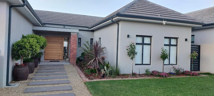 Modern Family Home In Secure Estate - Paarl