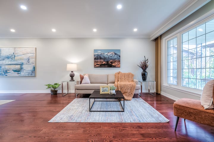 Charming 4br House In North York, Toronto - Markham
