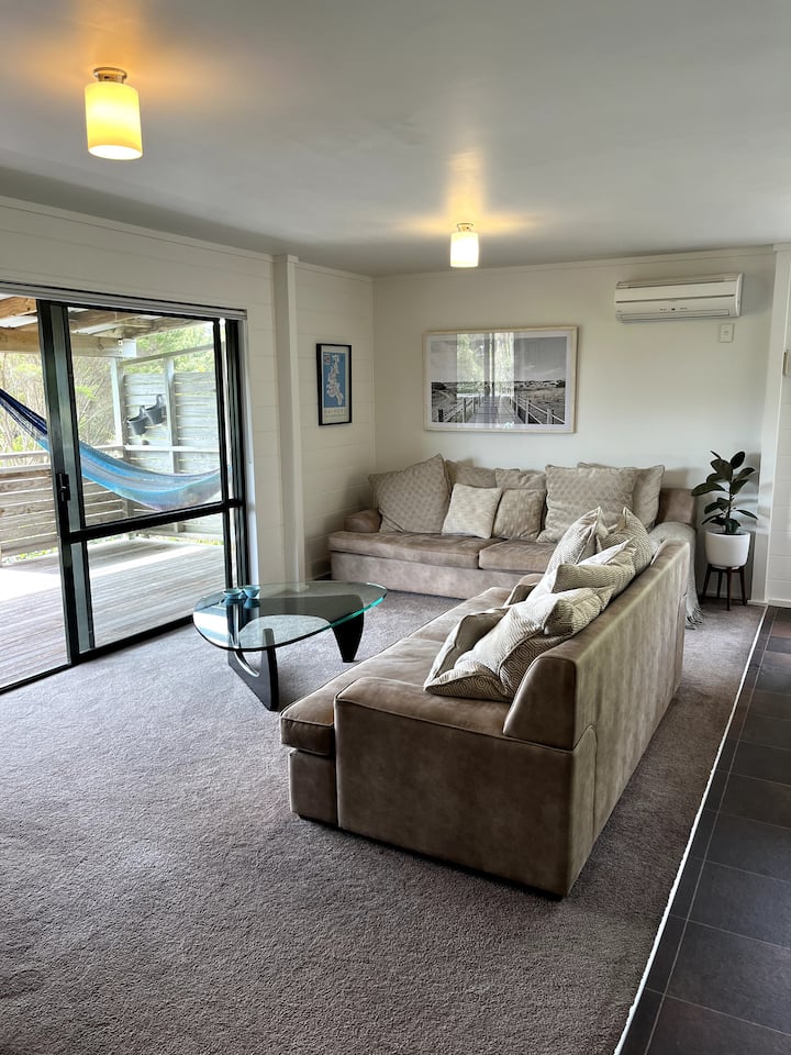 Large Sunny Family Home - Waiheke Island