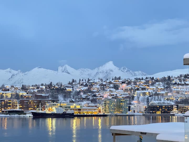 Cozy Flat With A Beautiful View In Tromsø - Tromsø