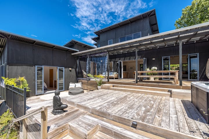 Oneroa Sanctuary - Waiheke Island