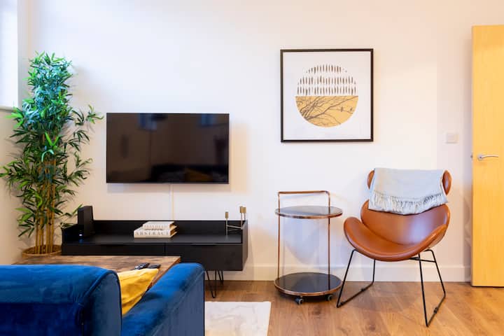 Modern And Stylish 2 -Bedroom - Redhill